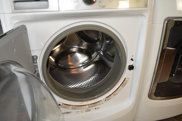 Maytag Maxima Front Loading Electric Washer and Dryer | EBTH