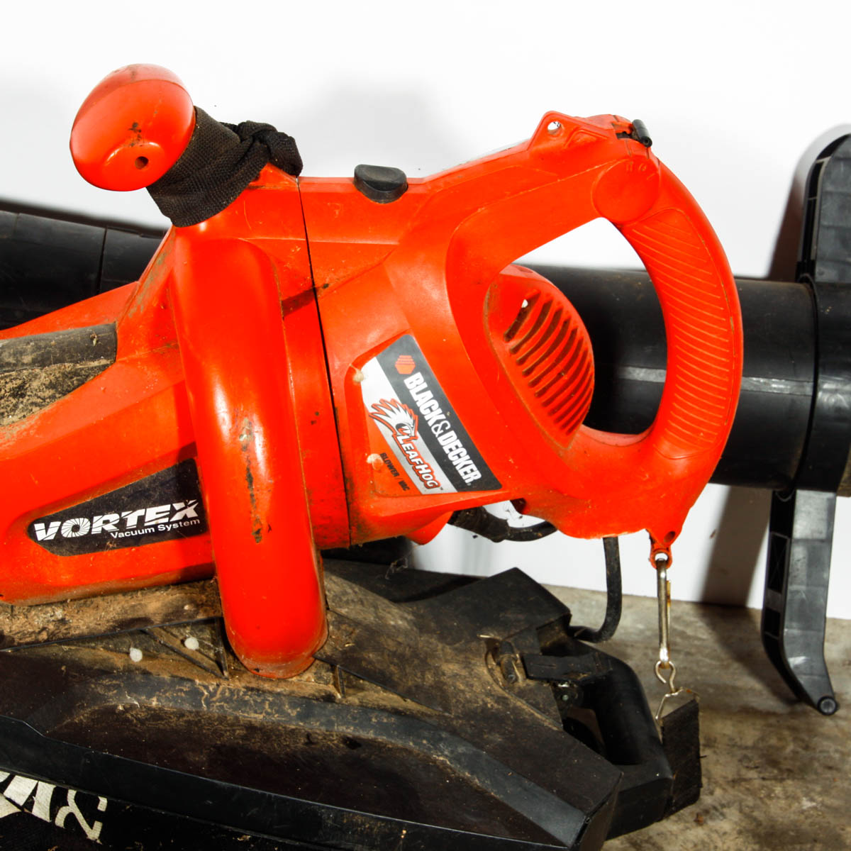 Black & Decker Leaf Hog and Toro Super Blower Vac | EBTH