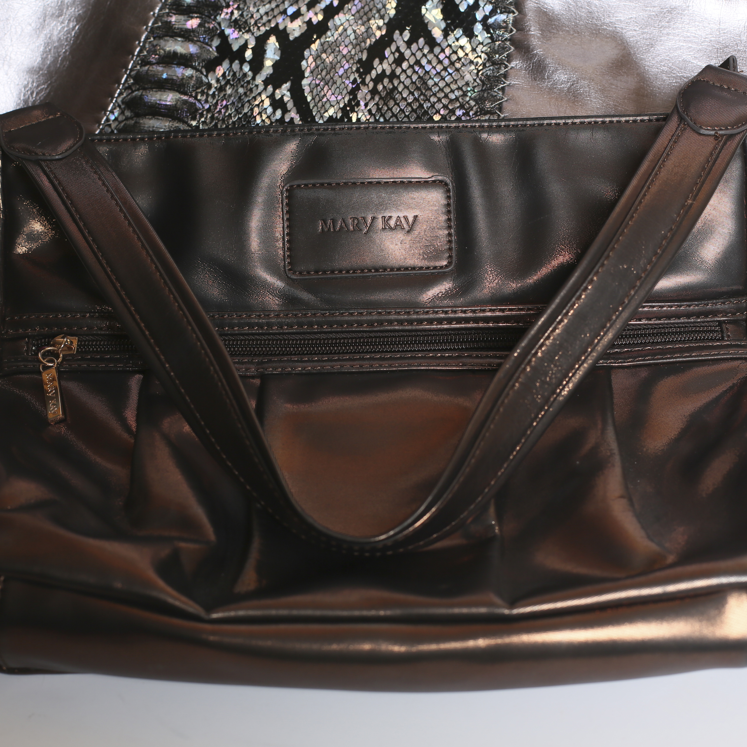 Pair of Mary Kay Handbags | EBTH