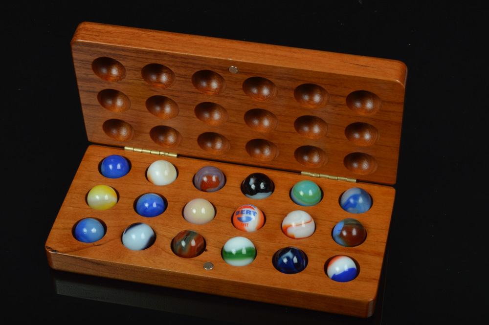 18 Akro Agates Marbles in Cherry Box | EBTH