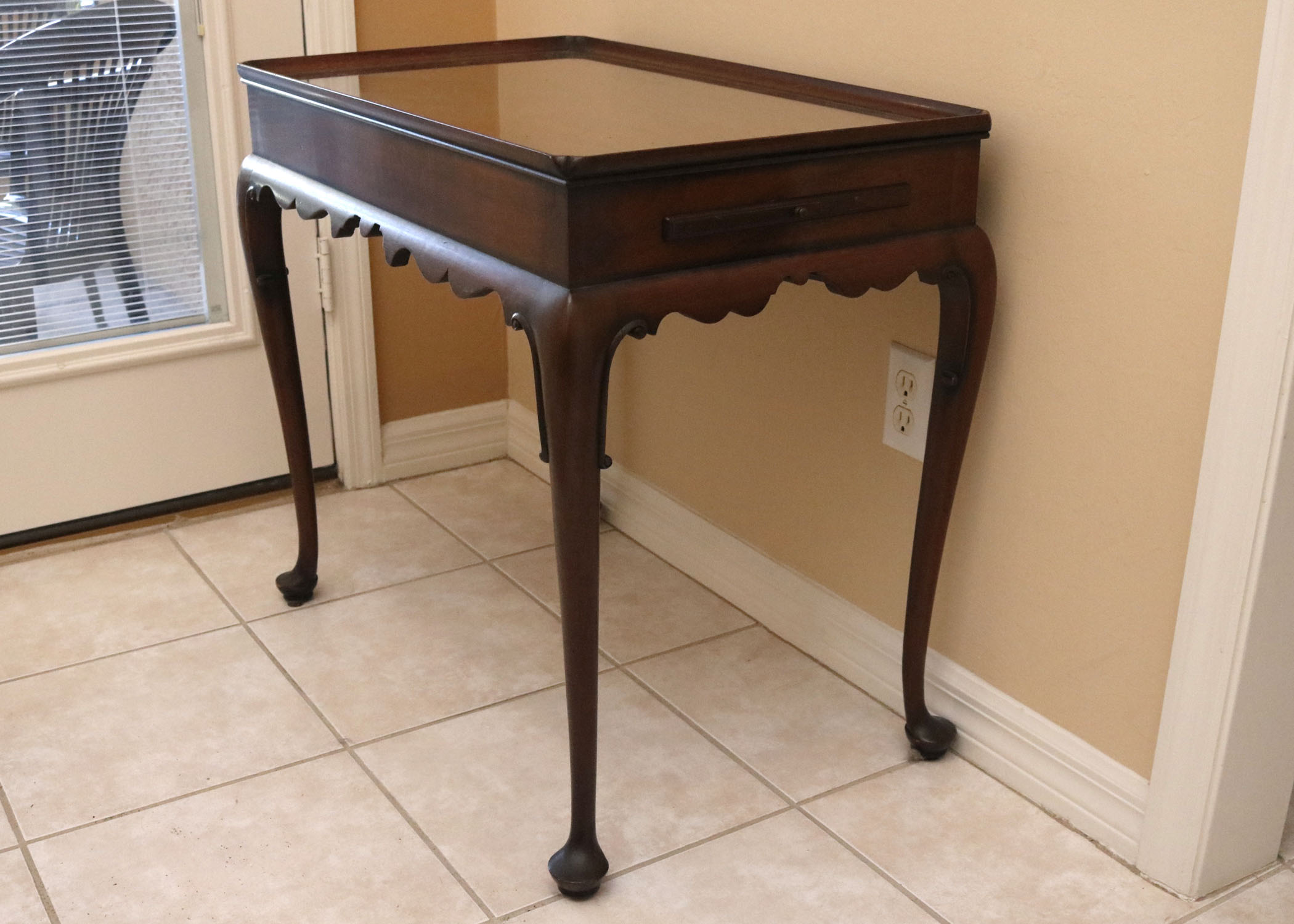 Late 20th Century Mahogany Boston Tea Table | EBTH