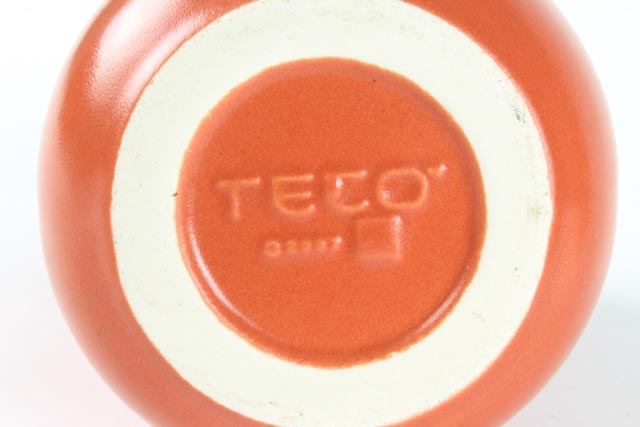 Teco Pottery Prairie School Style Salmon Vase | EBTH