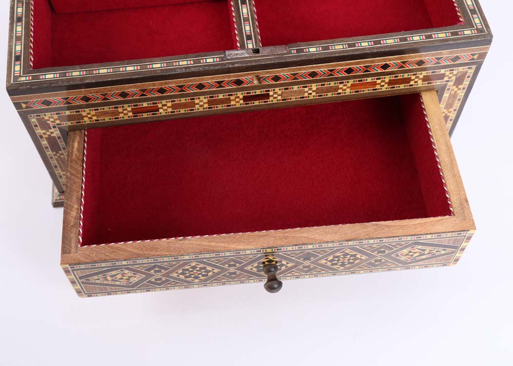 Syrian Lacquer and Mother of Pearl Jewelry Box | EBTH
