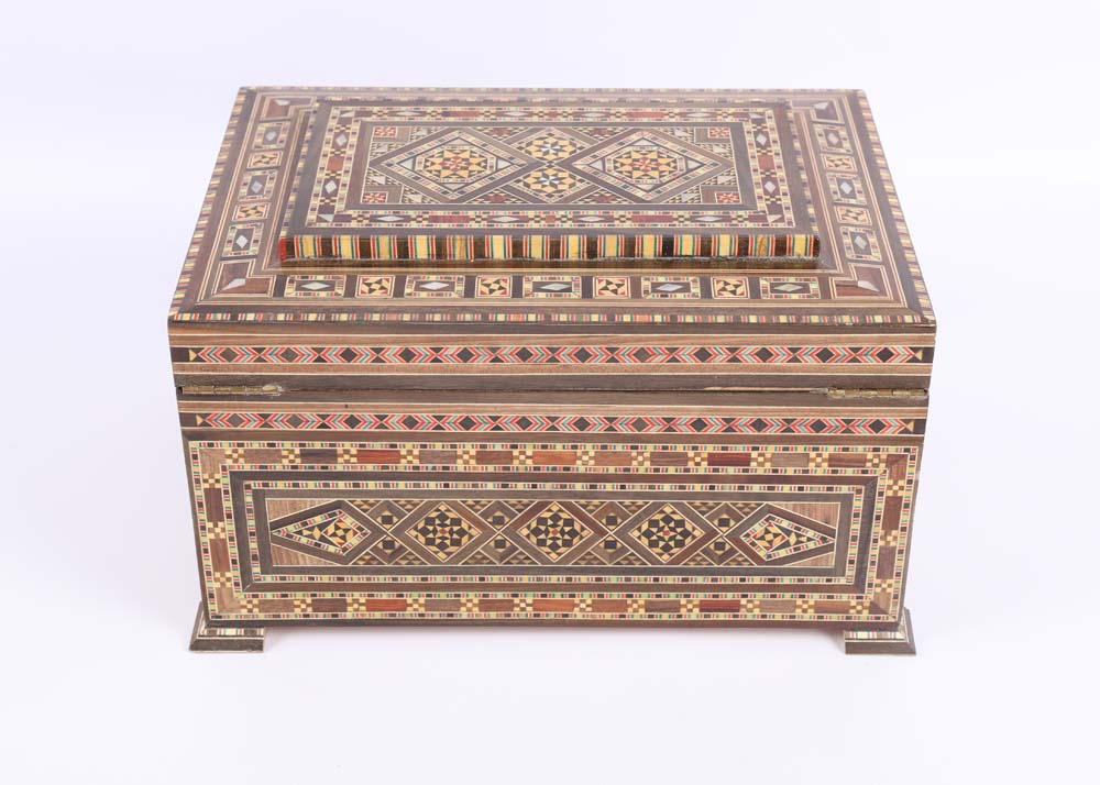 Syrian Lacquer and Mother of Pearl Jewelry Box | EBTH