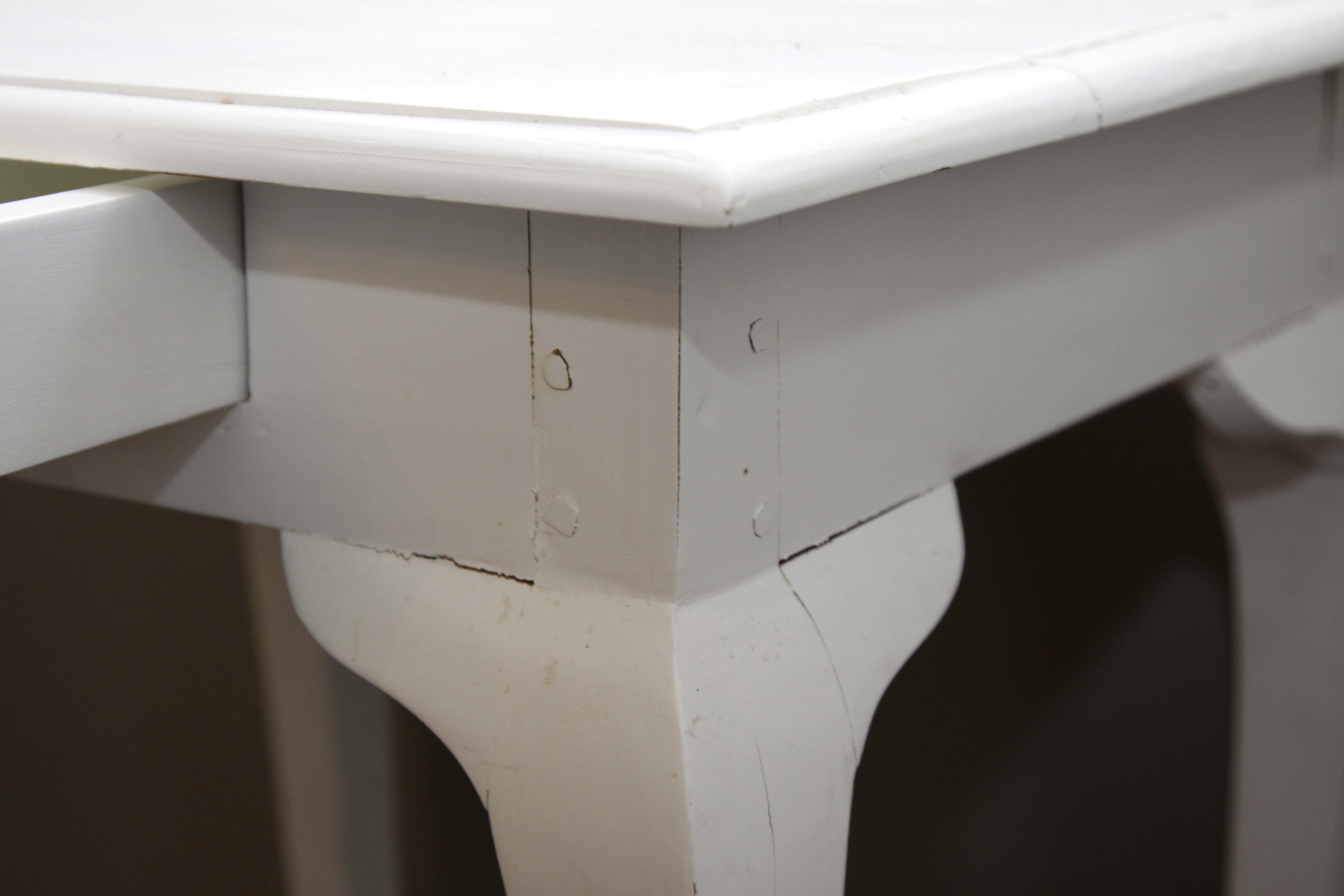 Vintage White Painted Queen-Anne Style Side Table | EBTH