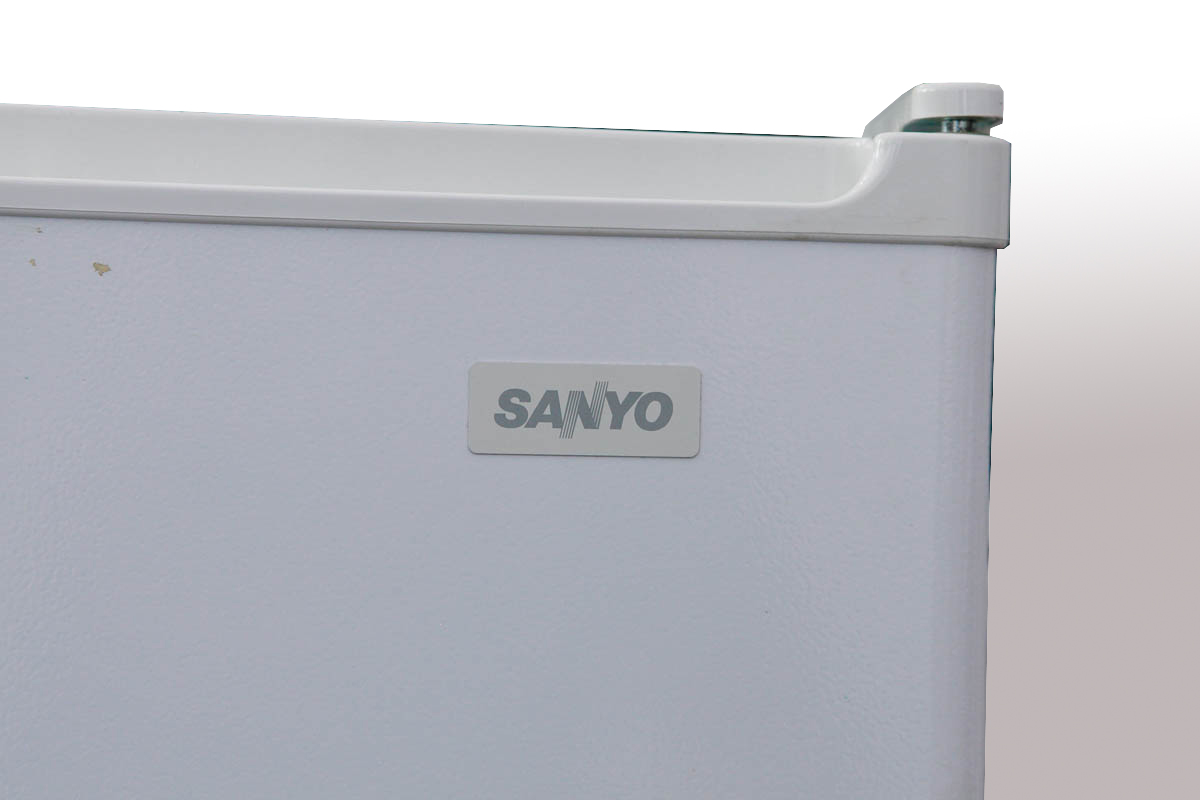 Sanyo Mini Refrigerator | EBTH