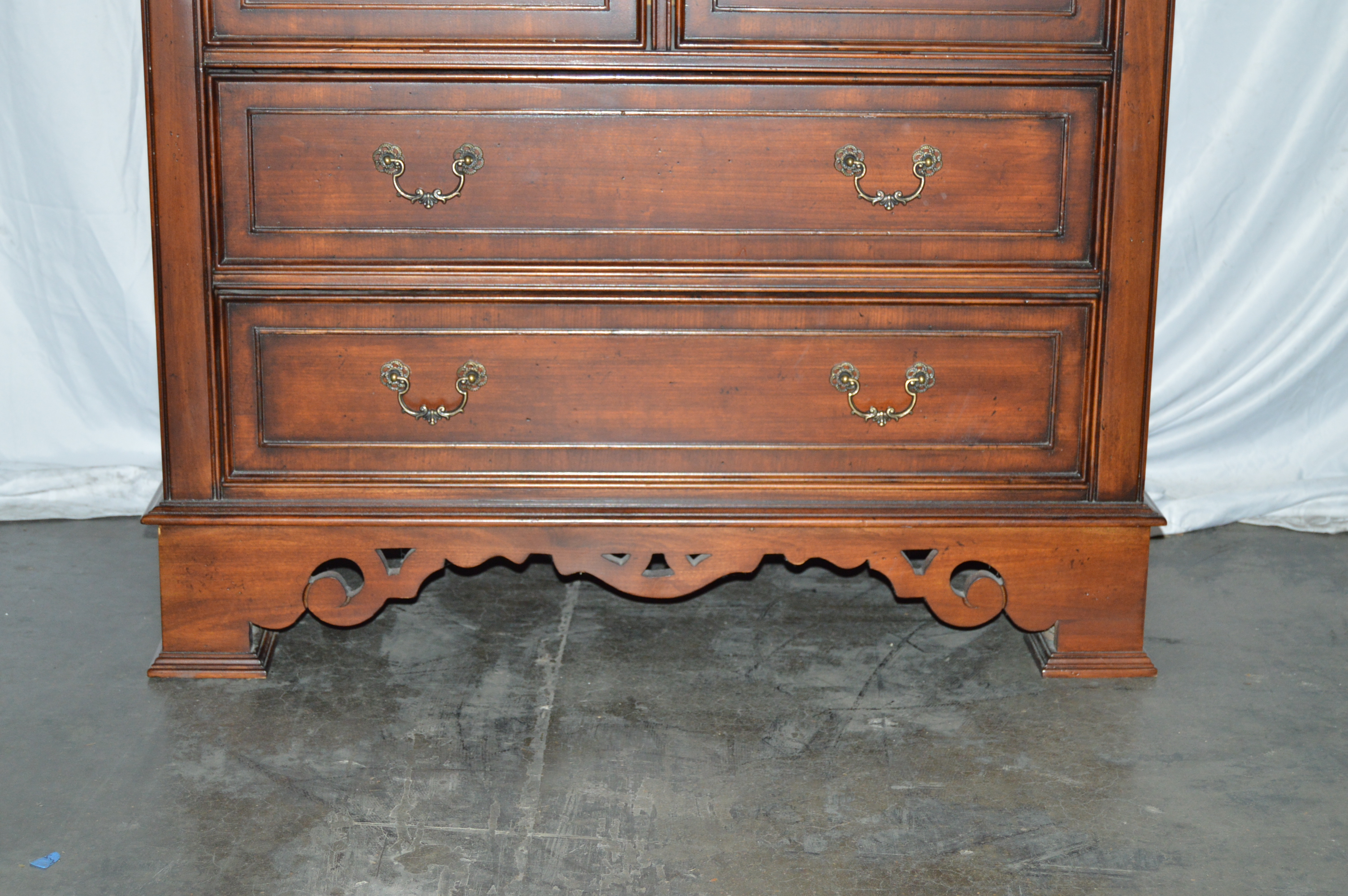 Large American Signature Chest of Drawers | EBTH