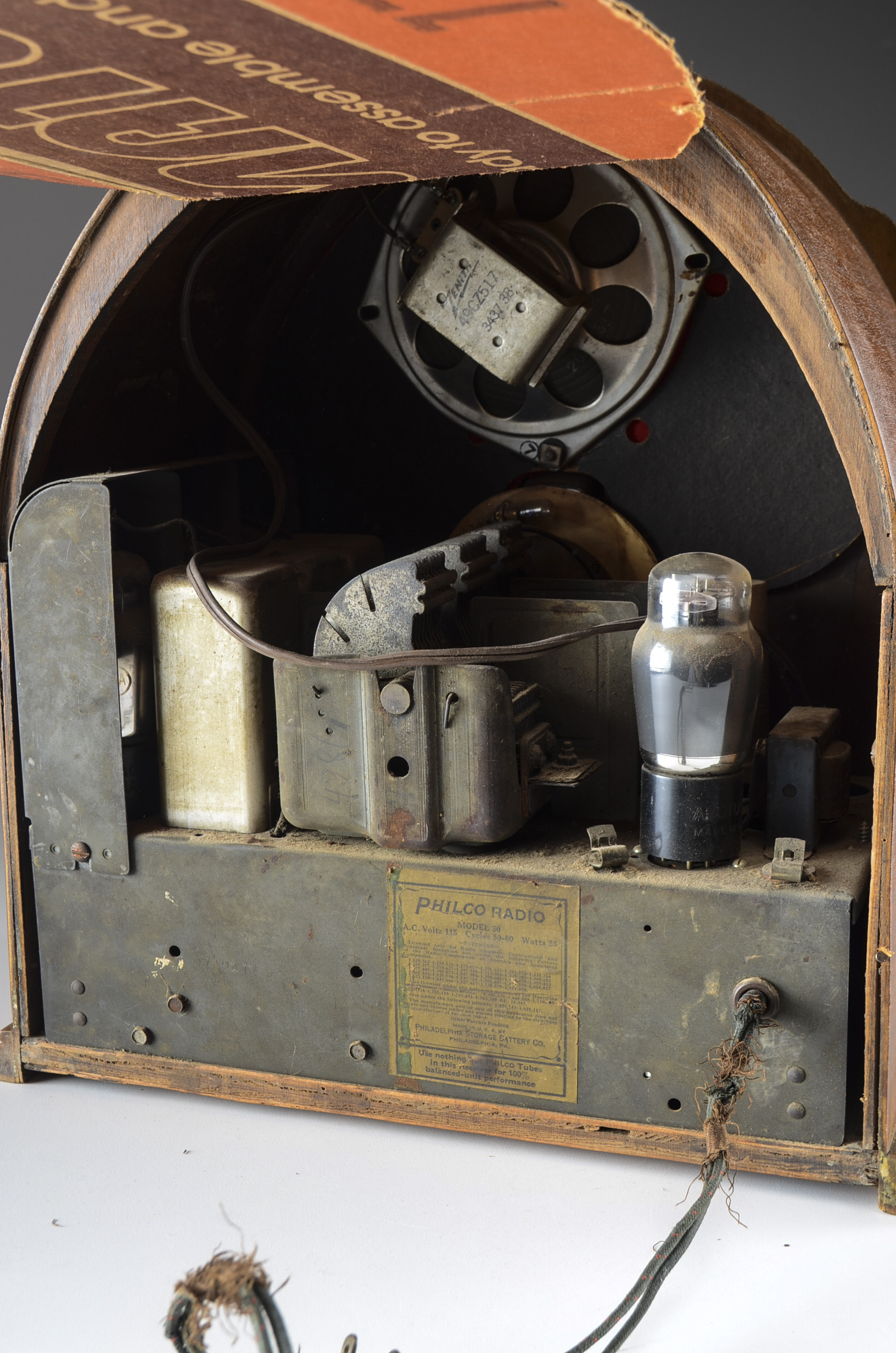 Vintage Philco "Baby Grand" Cathedral-Style Radio | EBTH