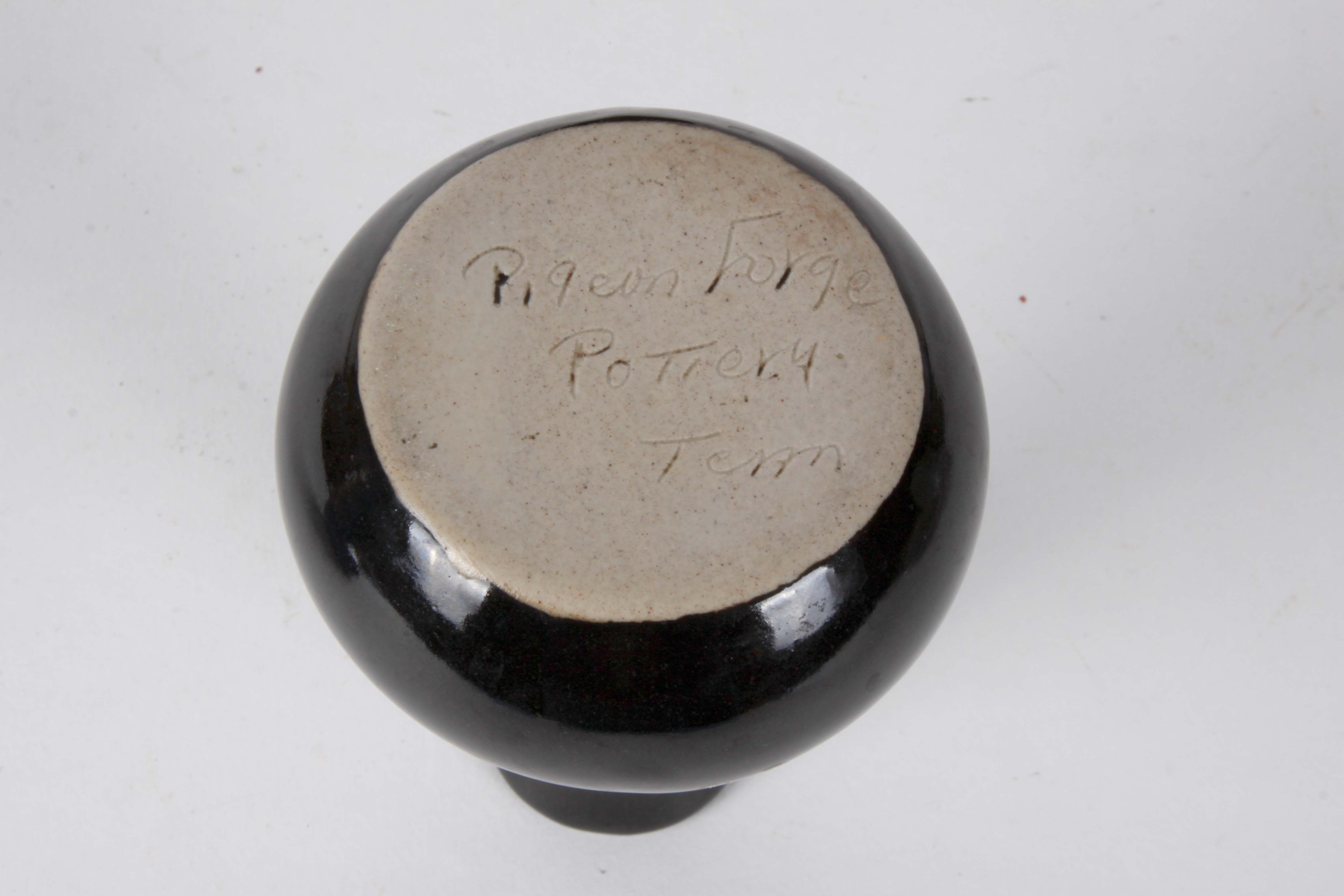 Douglas Ferguson Pottery | EBTH