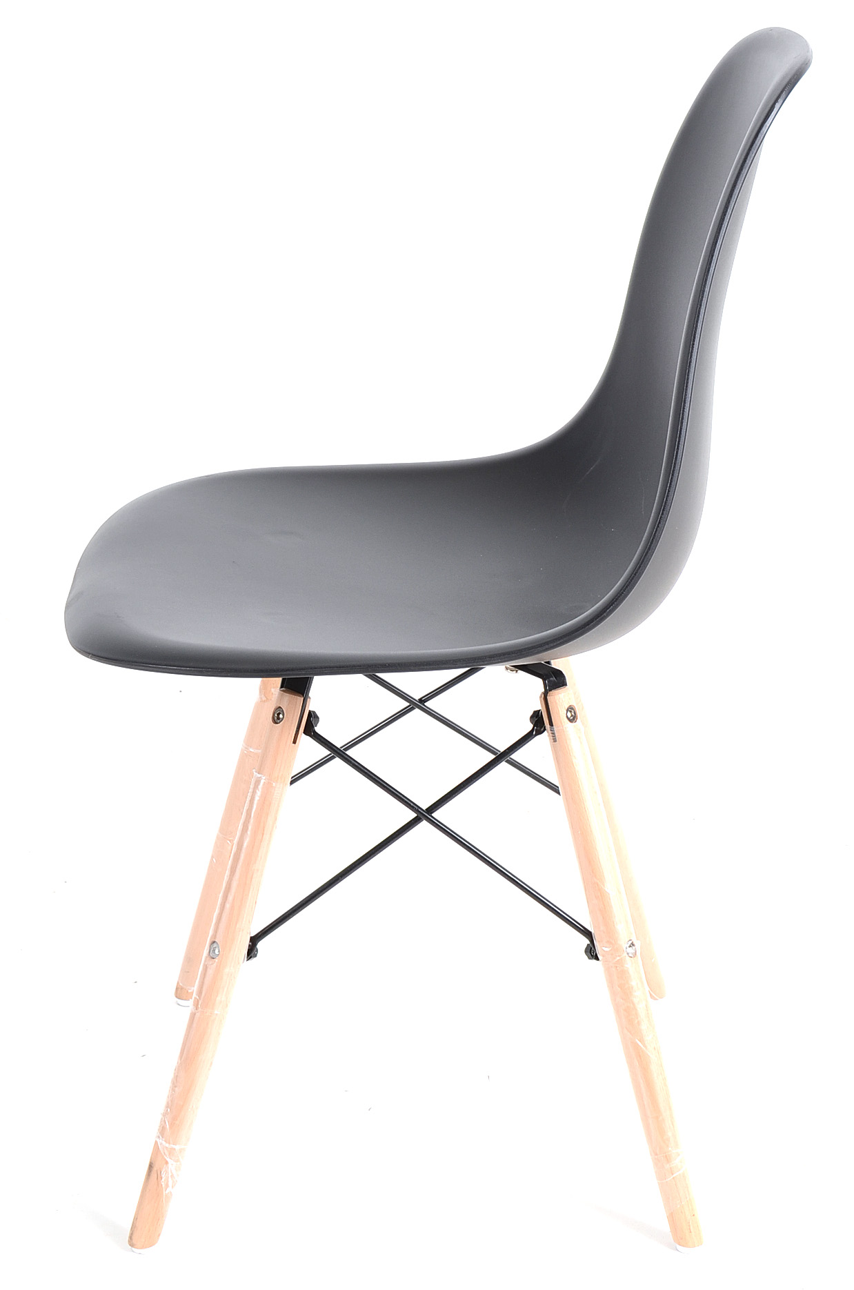 Pair of Eames Style Black Shell Chairs | EBTH