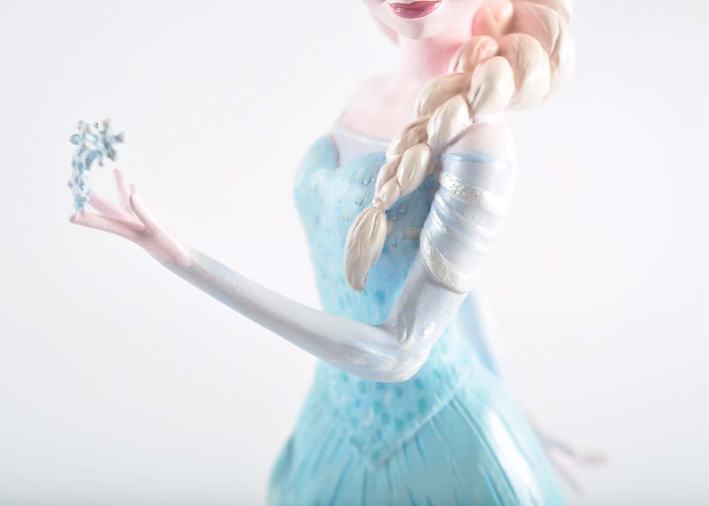 Disney Showcase Collection "Elsa" Figurine | EBTH