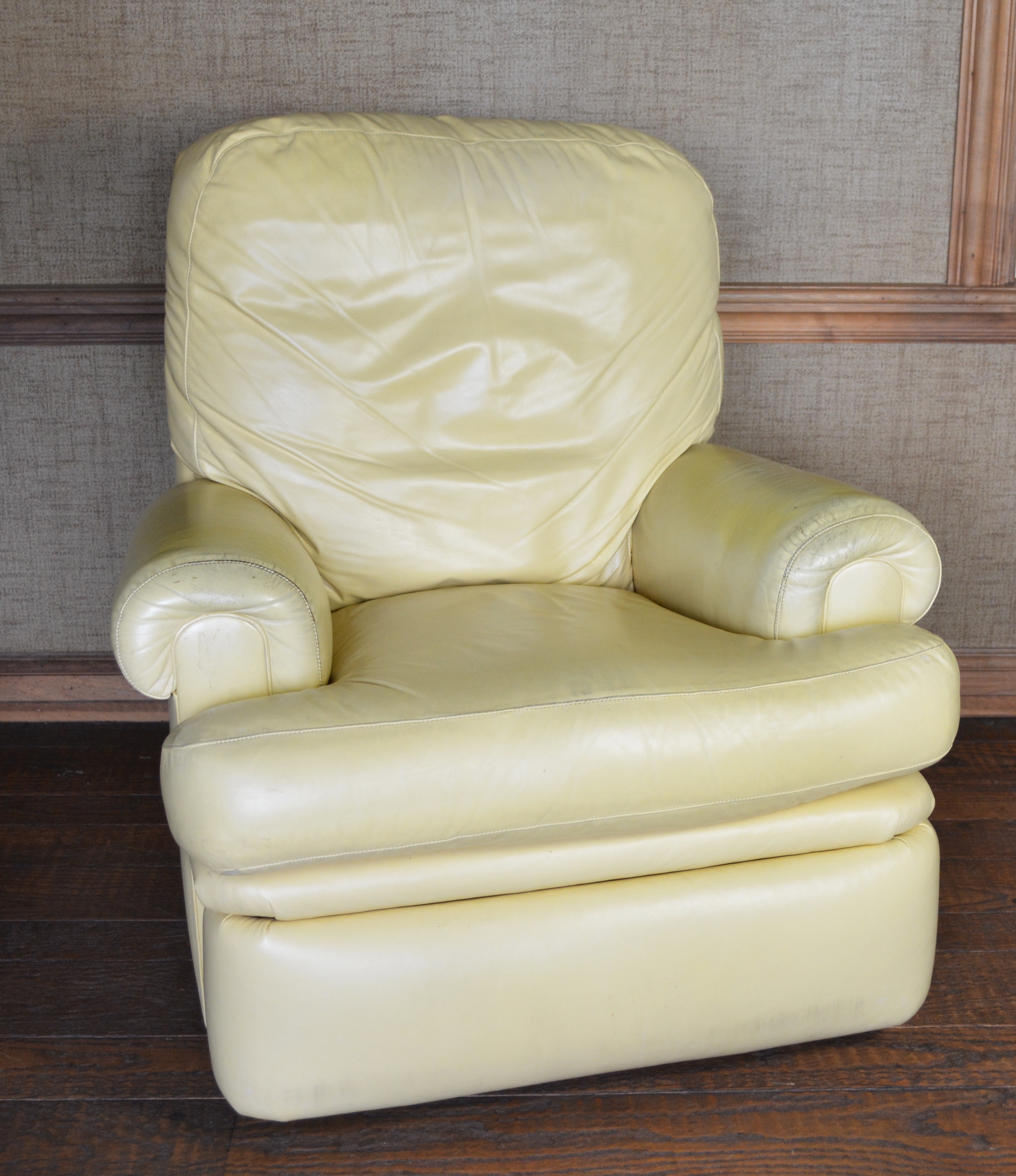Hancock & Moore Yellow Leather Recliner | EBTH