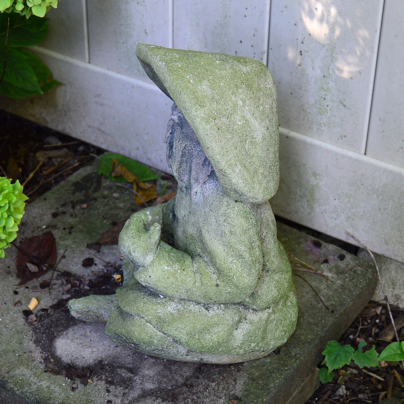 Concrete Asian Man Garden Statue | EBTH