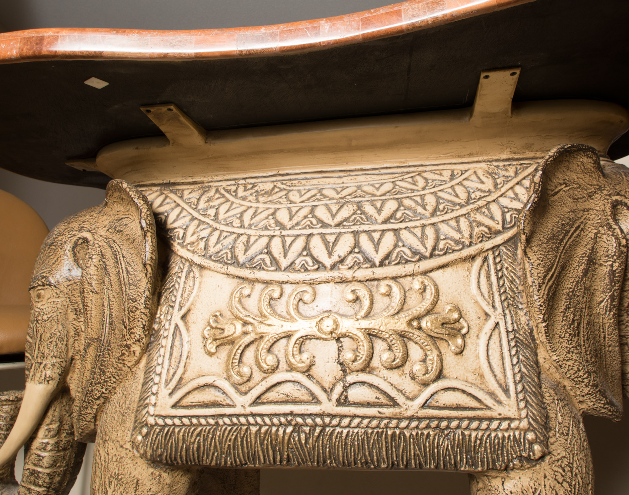 Elephant Bar Table with Stools | EBTH