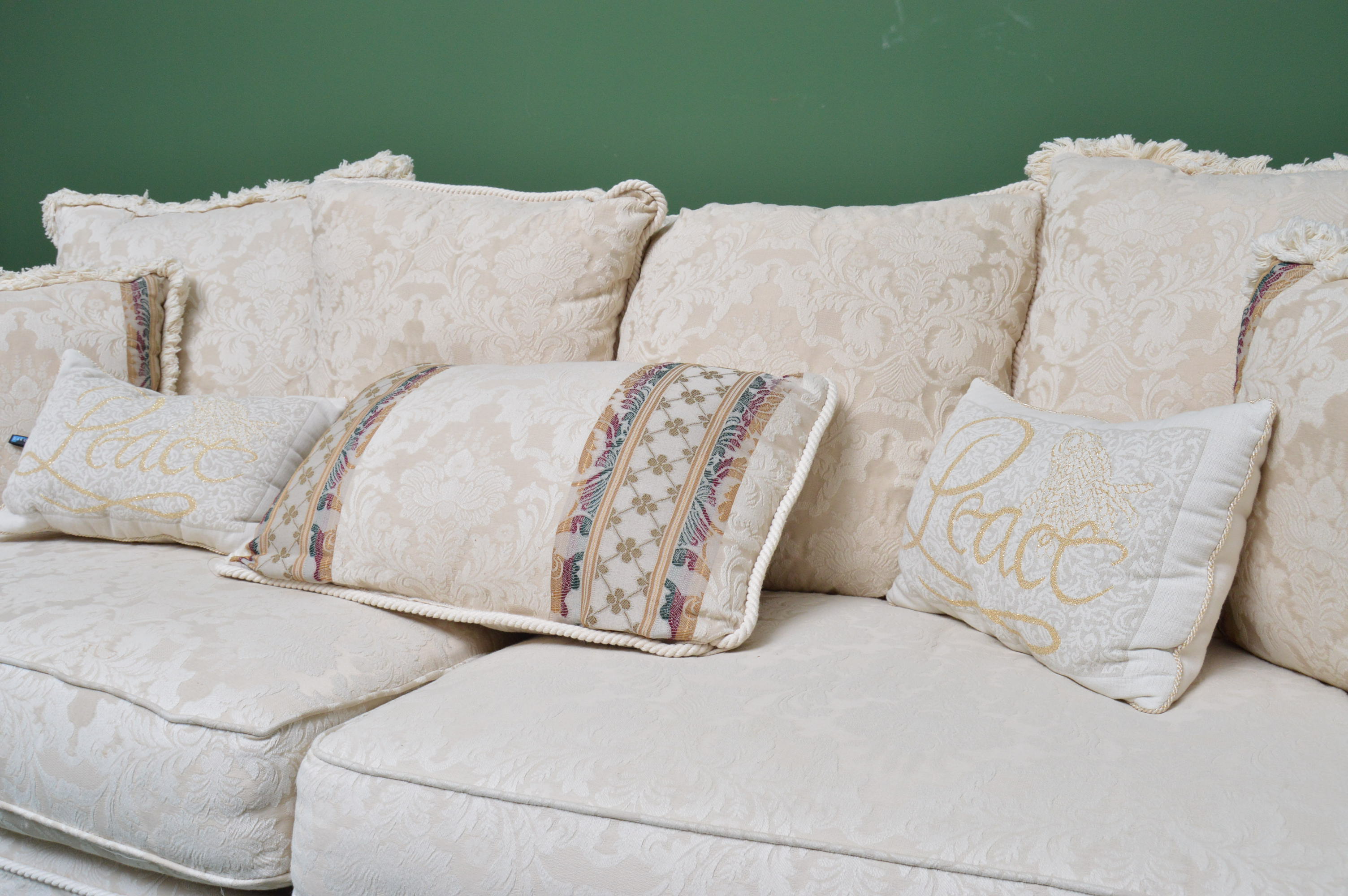 Cream Damask Upholstered Sofa | EBTH