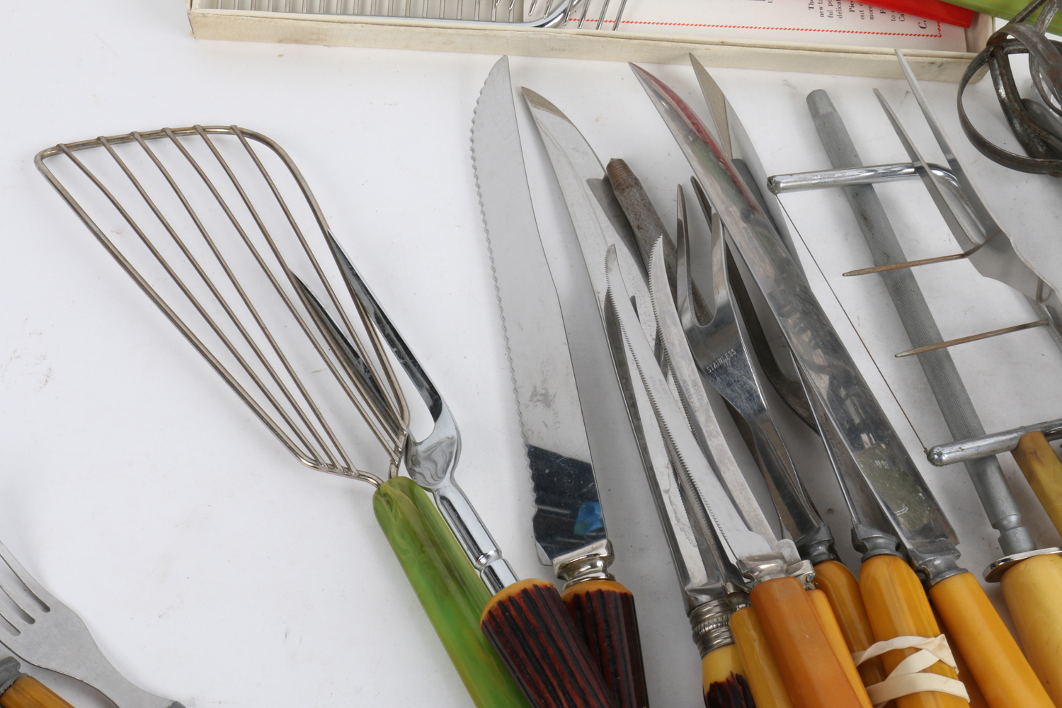 Assorted Bakelite Utensil and Kitchen Tools | EBTH