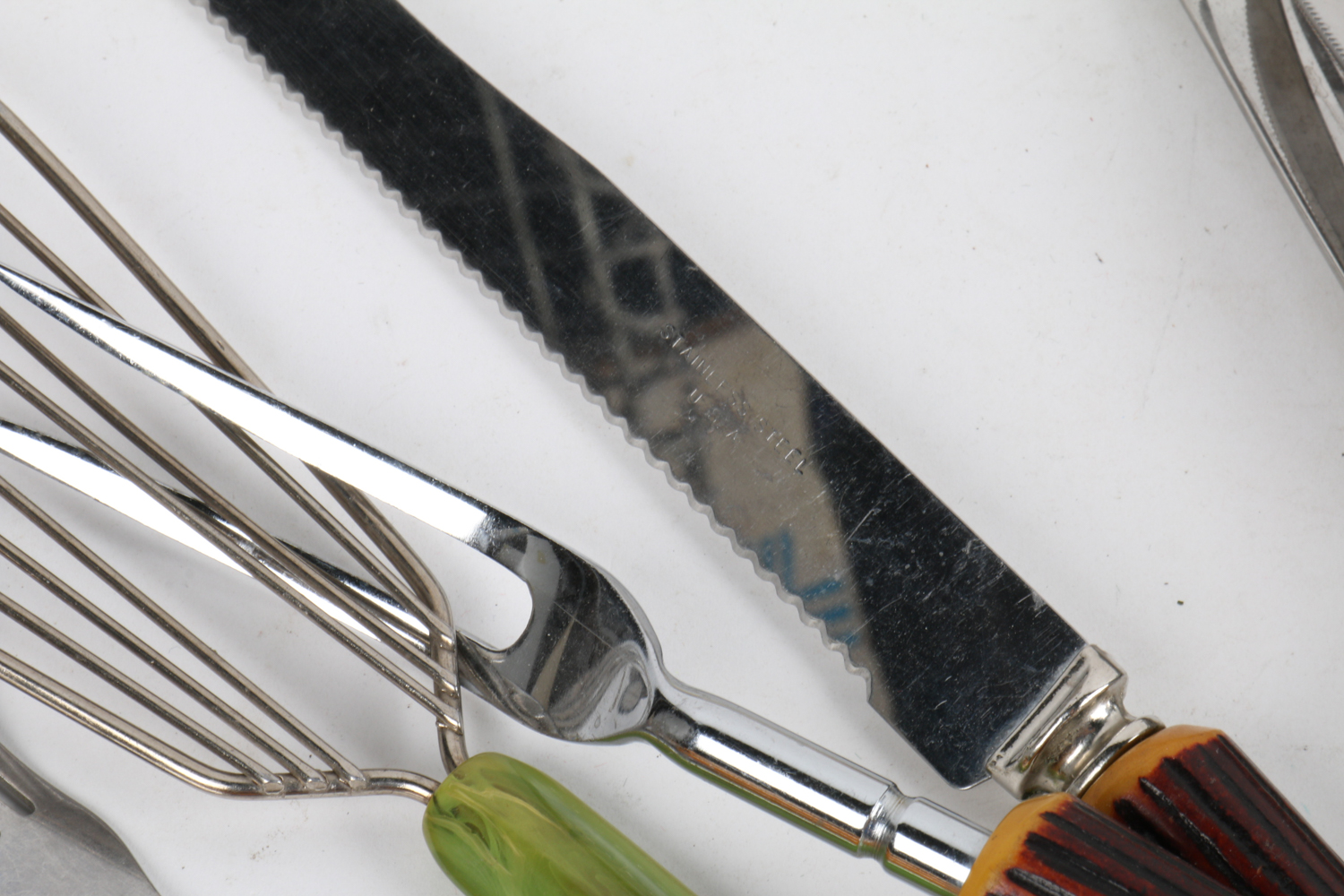 Assorted Bakelite Utensil and Kitchen Tools | EBTH