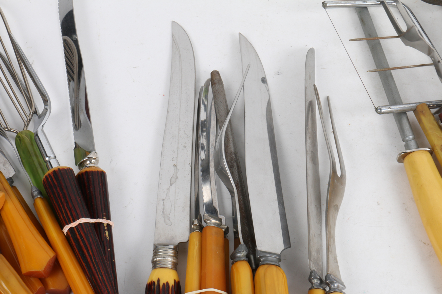 Assorted Bakelite Utensil and Kitchen Tools | EBTH