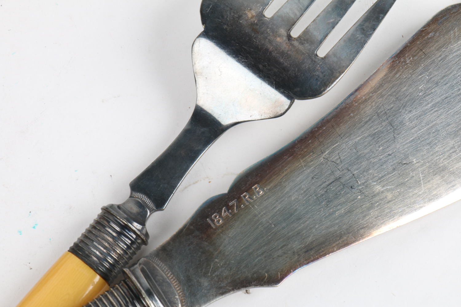 Assorted Bakelite Utensil and Kitchen Tools | EBTH