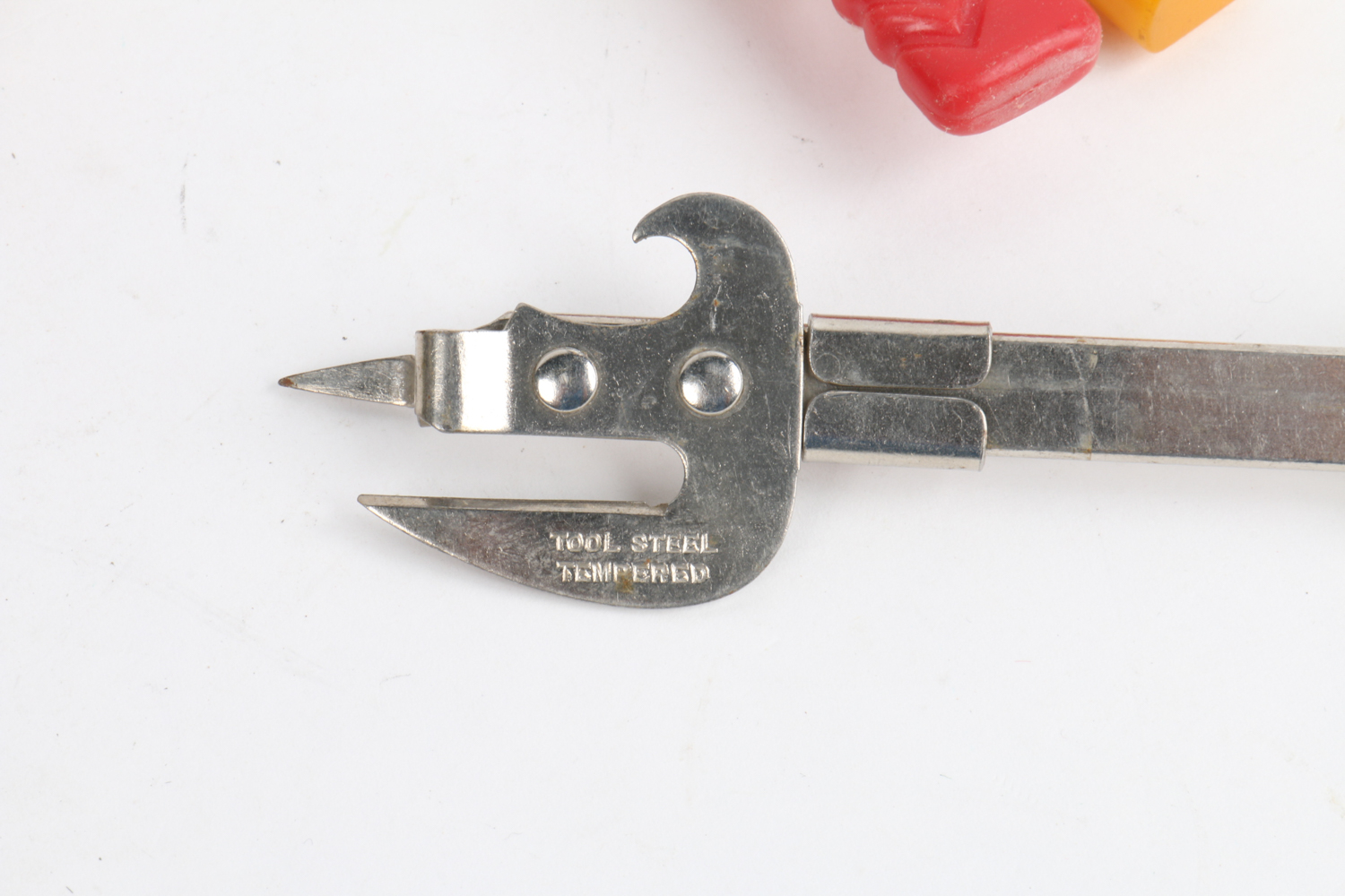 Assorted Bakelite Utensil and Kitchen Tools | EBTH