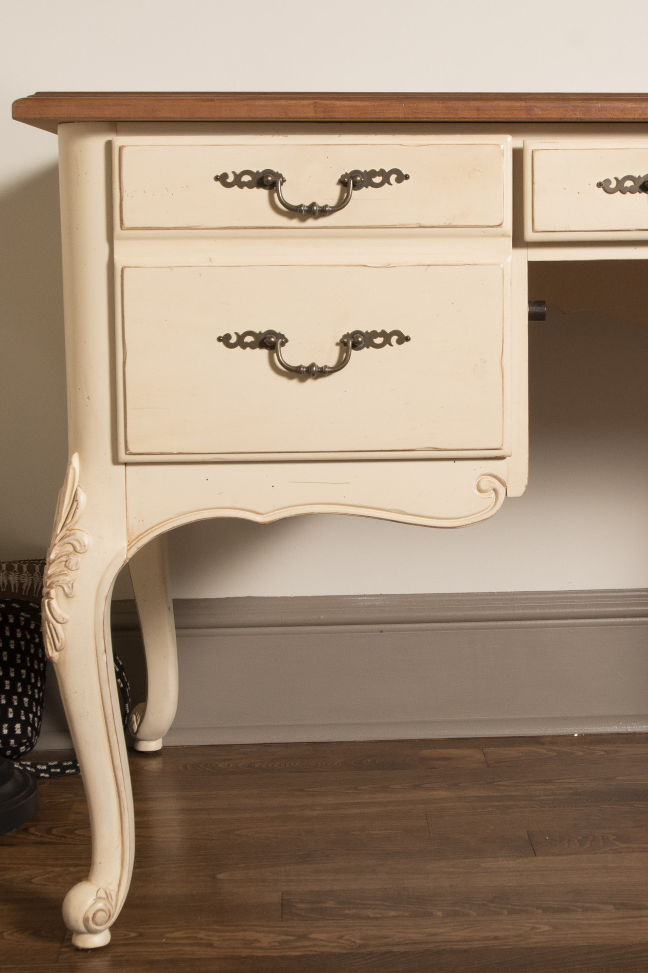 Ethan Allen Writing Desk | EBTH