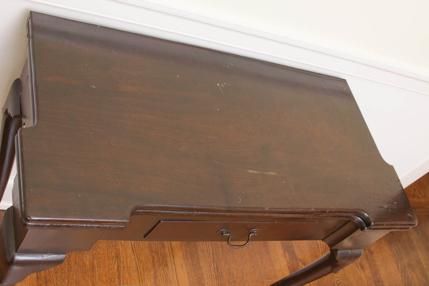Queen Anne Style Extendable Card-Entry Table | EBTH