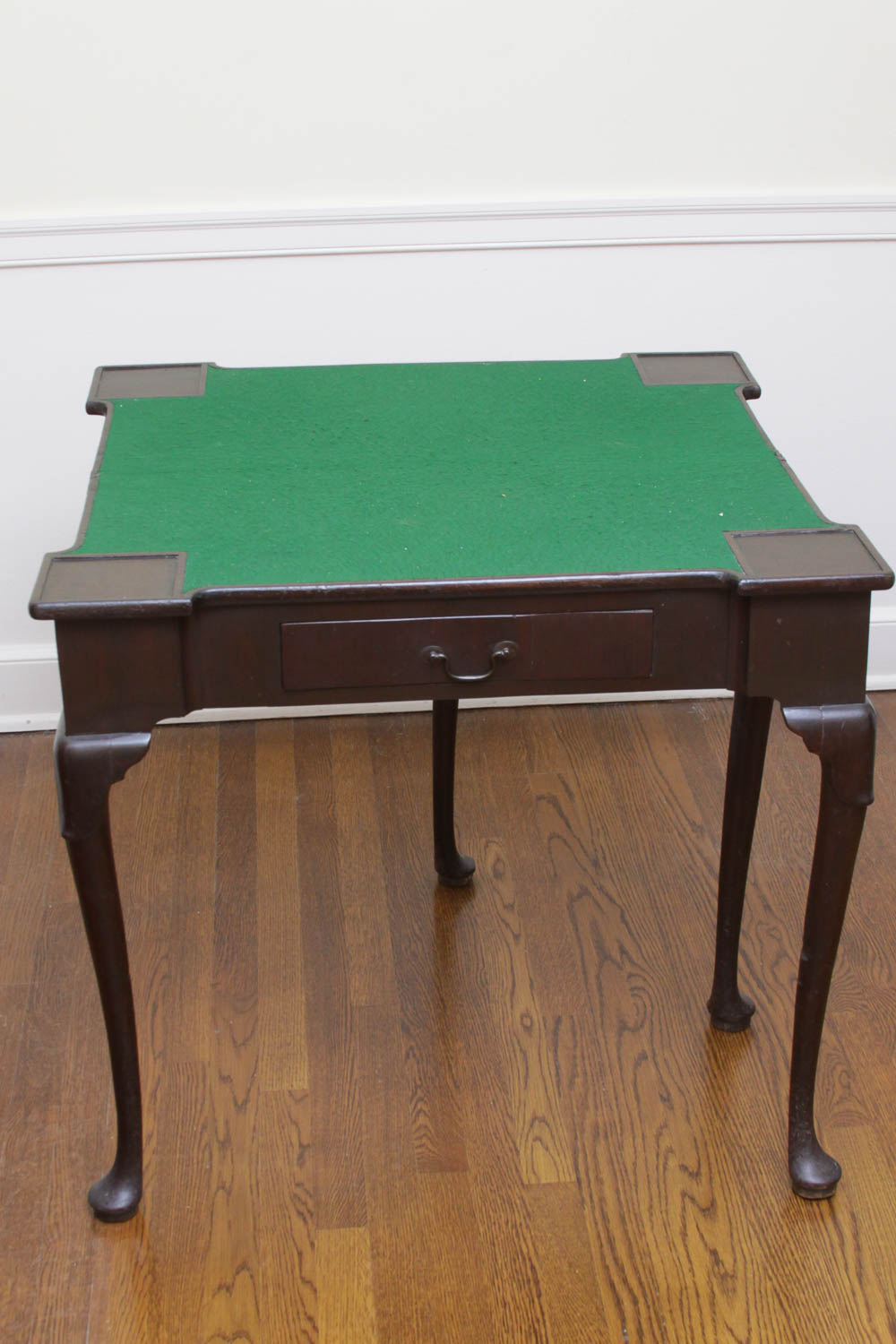 Queen Anne Style Extendable Card-Entry Table | EBTH