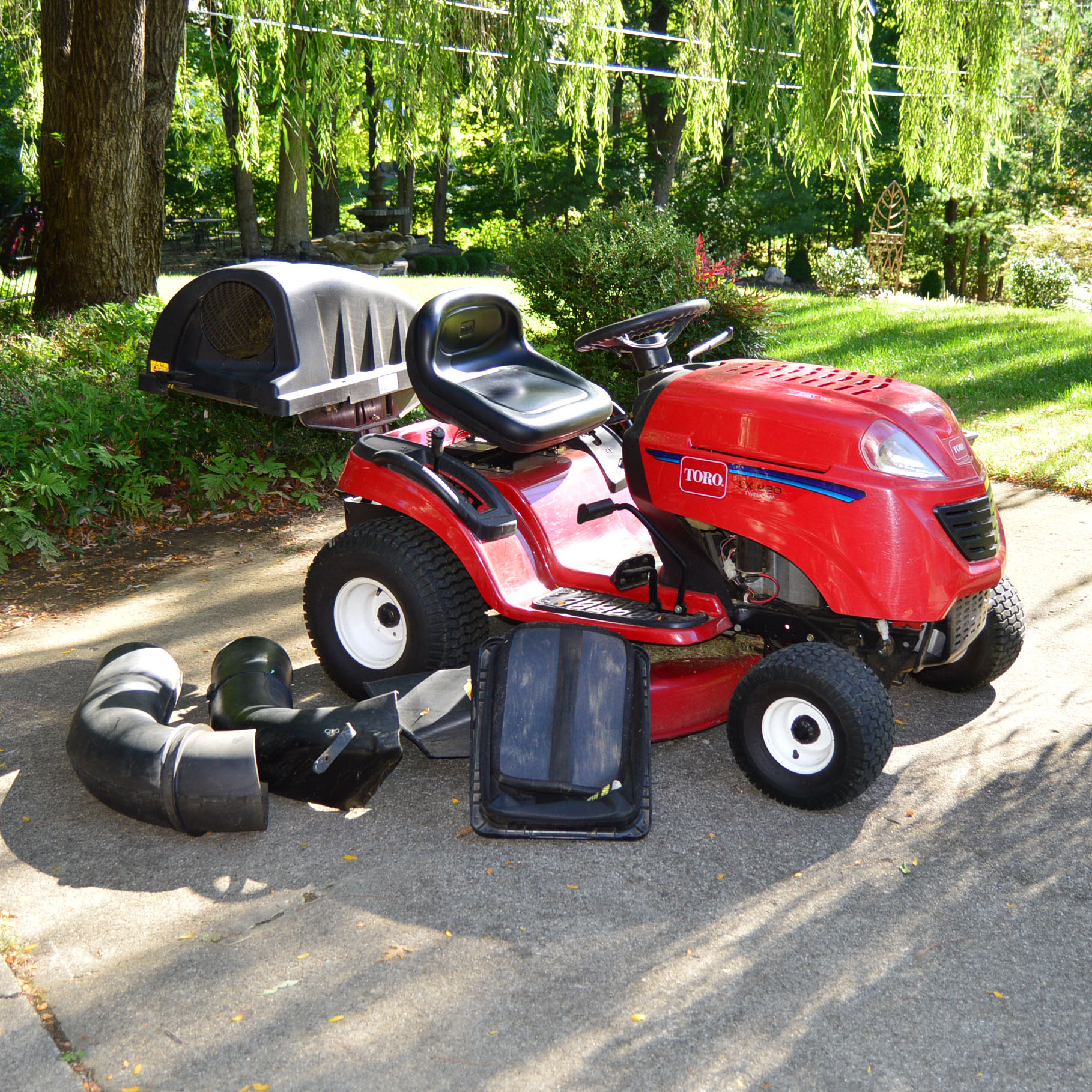 Toro LX420 Twin Cam Riding Lawnmower | EBTH
