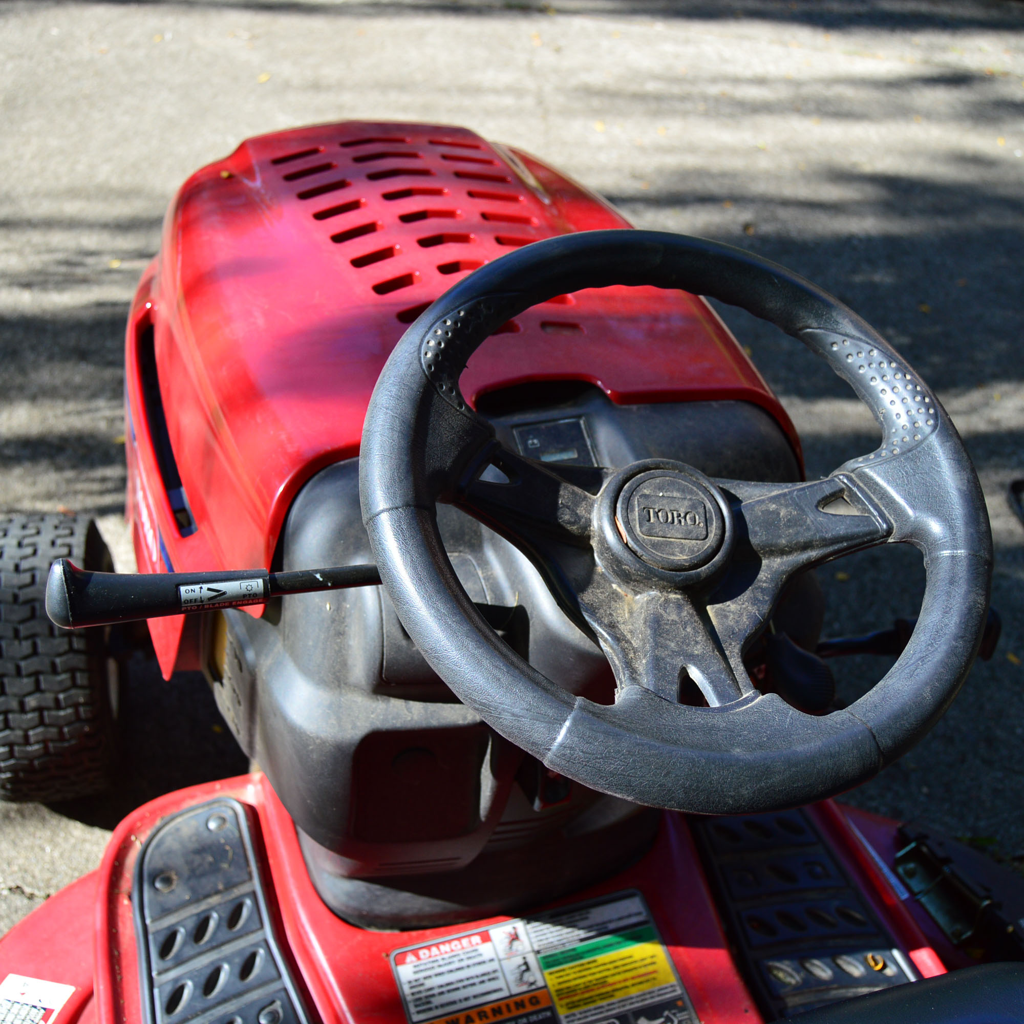 Toro LX420 Twin Cam Riding Lawnmower | EBTH