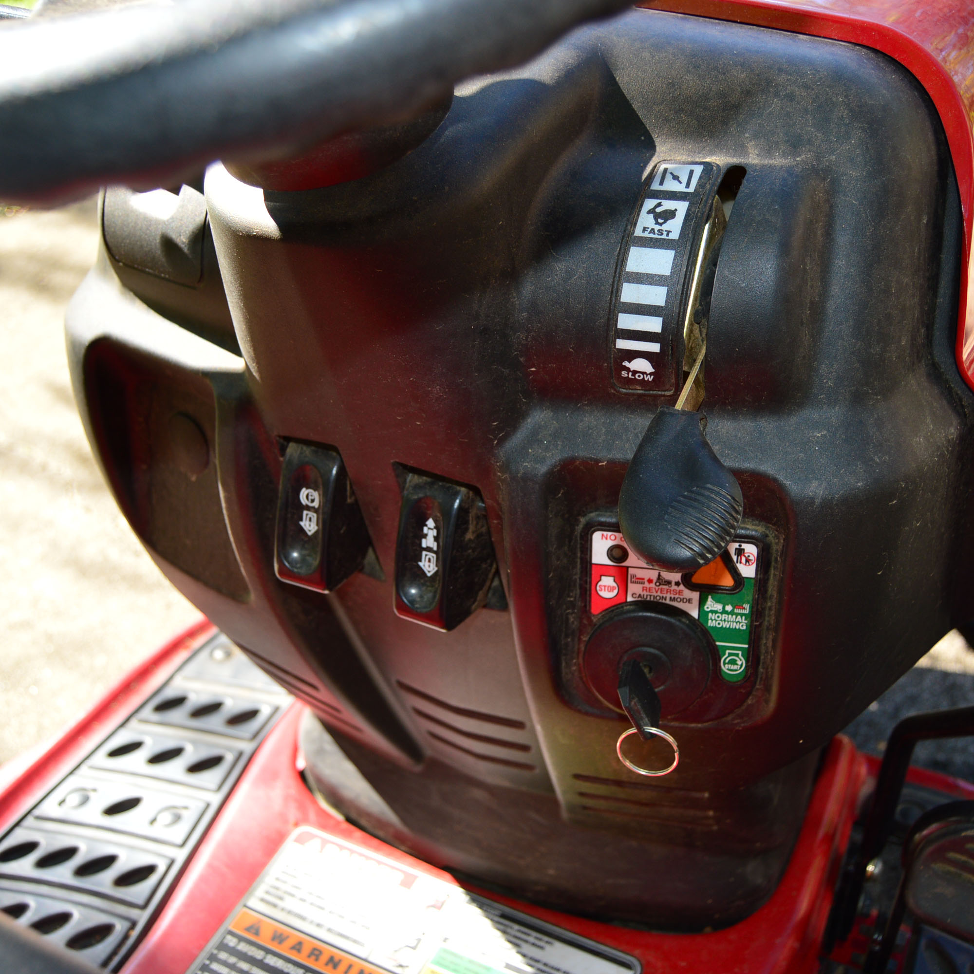 Toro LX420 Twin Cam Riding Lawnmower | EBTH
