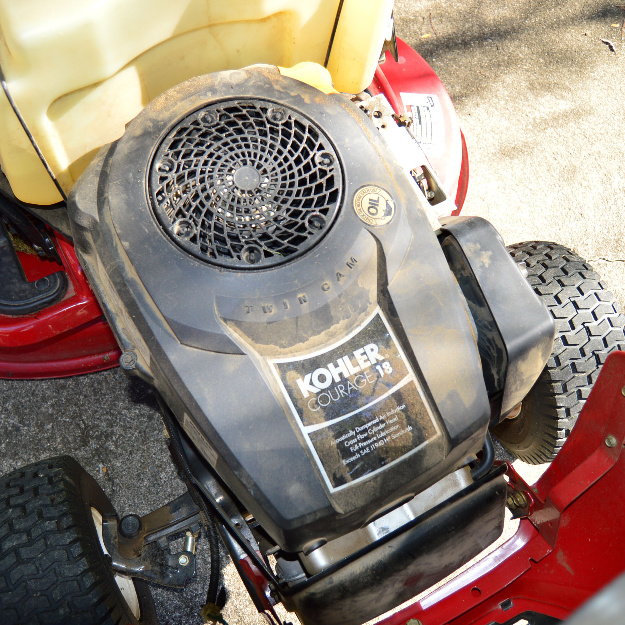 Toro LX420 Twin Cam Riding Lawnmower | EBTH