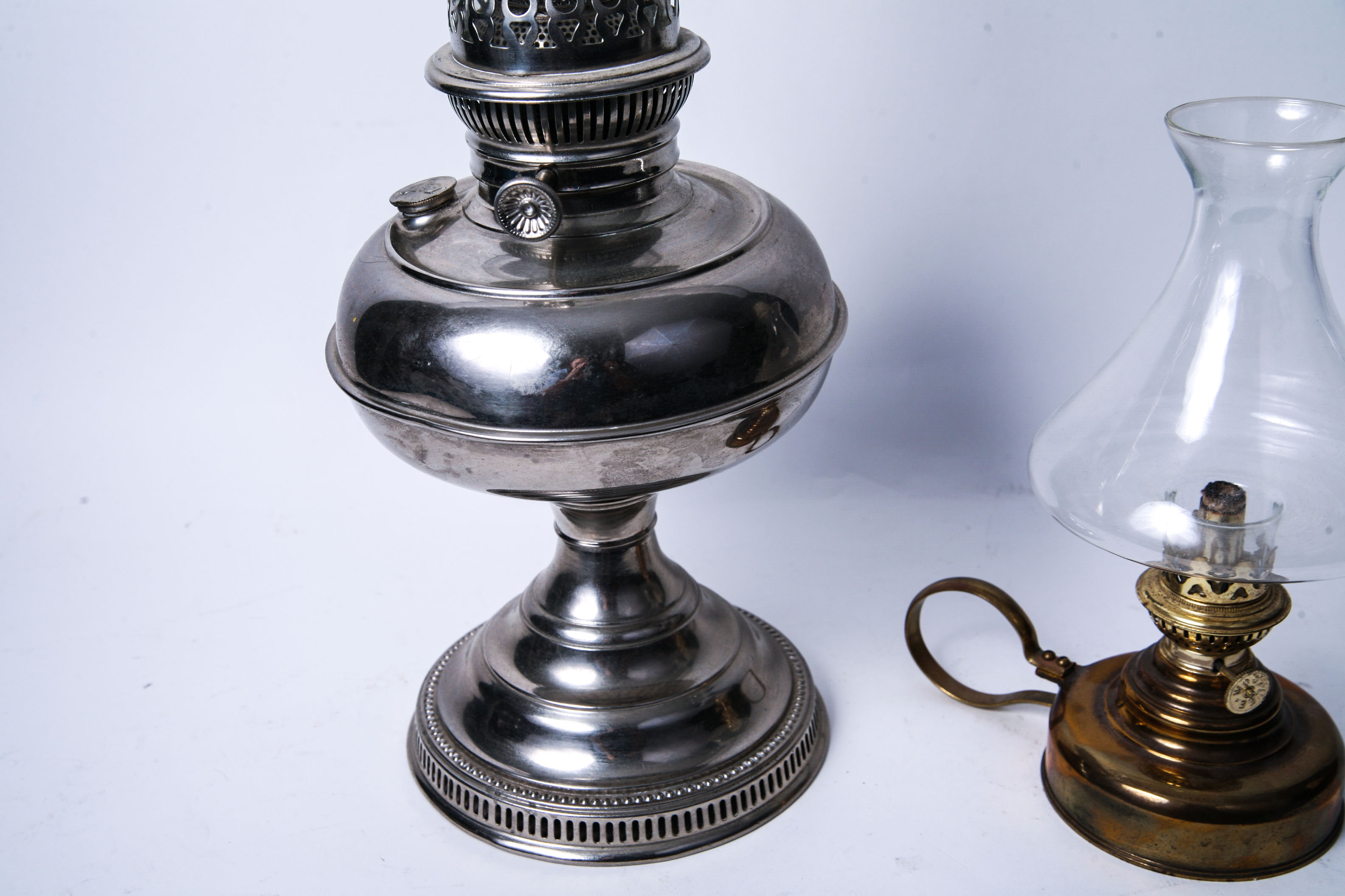 Antique 1905 Rayo Nickel Plated Oil Lamp and Other | EBTH