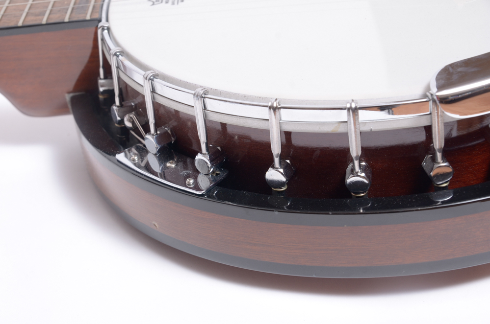 Aida Banjo with Remo Weather King Head in Case | EBTH