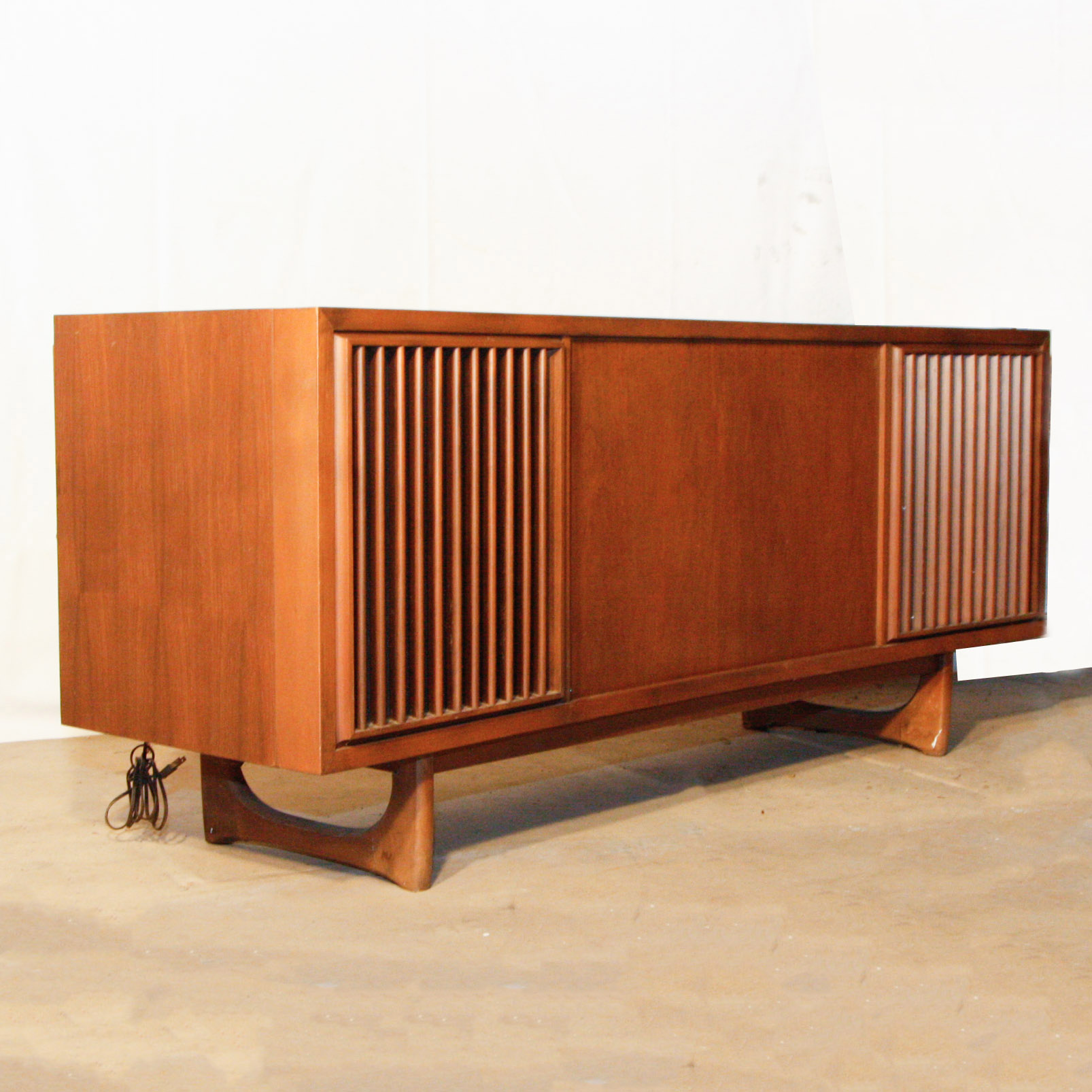 Mid-Century RCA Victor Stereo Console | EBTH