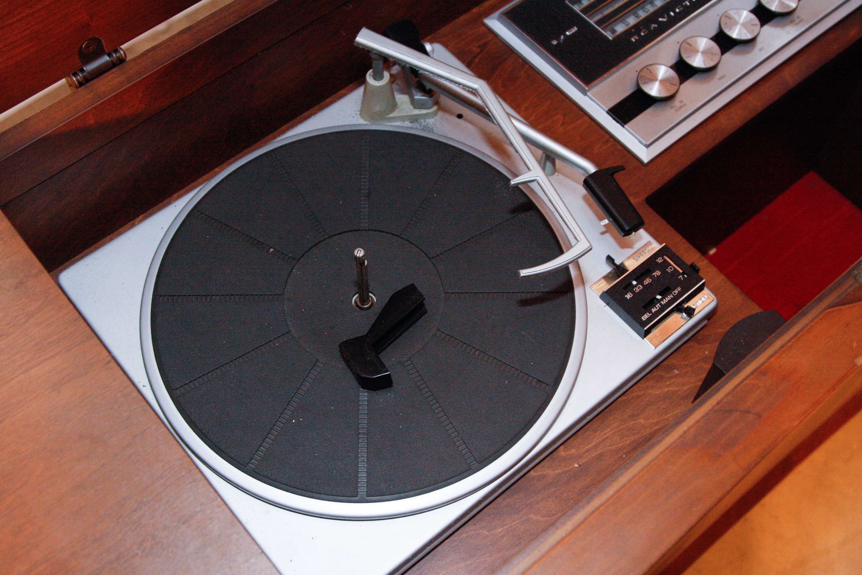 Mid-Century RCA Victor Stereo Console | EBTH