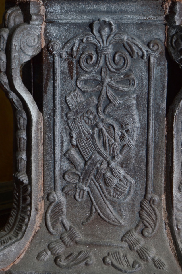 Cast Iron Figural Pedestal Garden Statue | EBTH