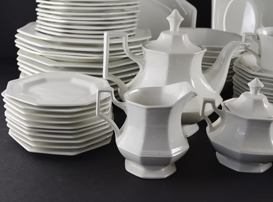 Johnson Bros. Ironstone "Heritage White" Dinnerware, Set of Eight | EBTH