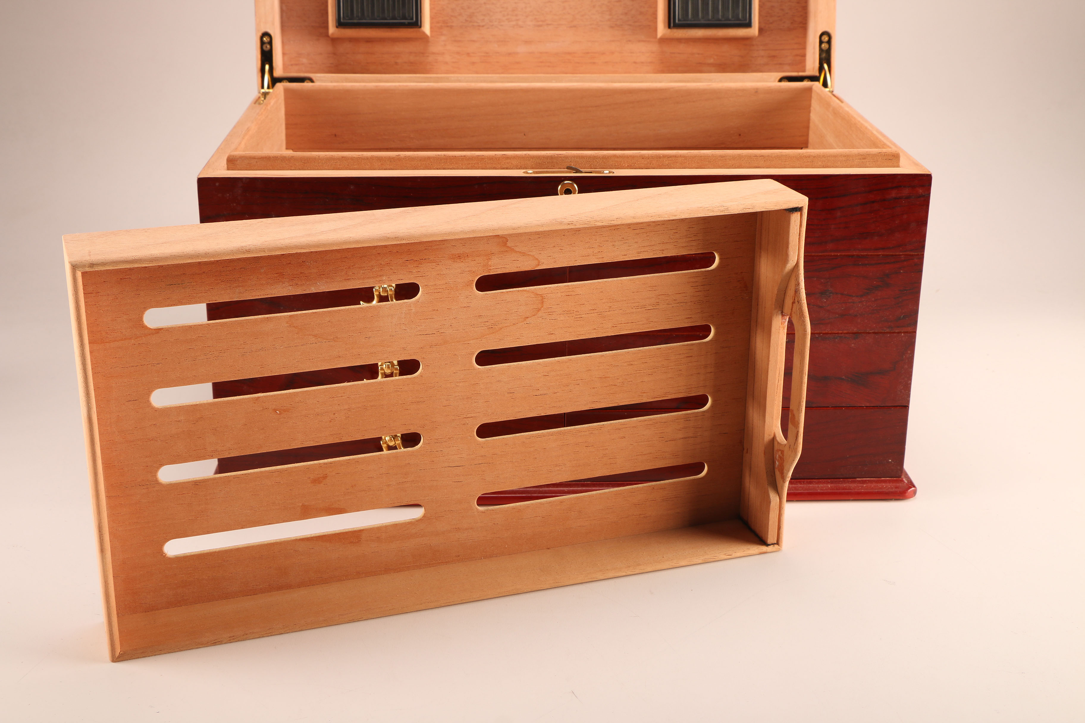 Thompson and Co. Electronic Cherry Wood Humidor | EBTH