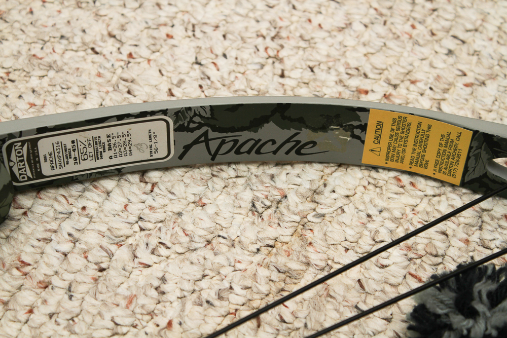 Darton Apache Hunting Bow and Arrows in Case | EBTH