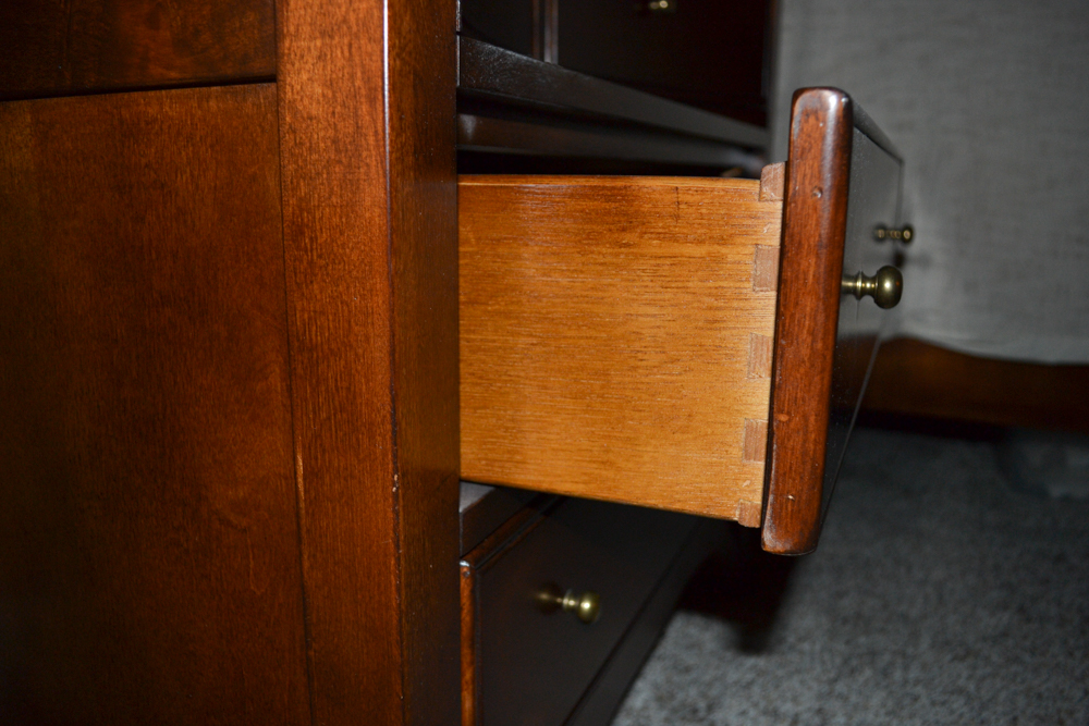 Pair of American Signature Collection Nightstands | EBTH