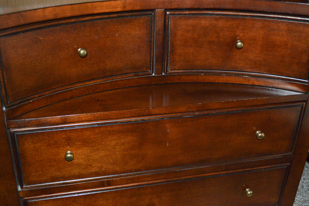 Pair of American Signature Collection Nightstands | EBTH