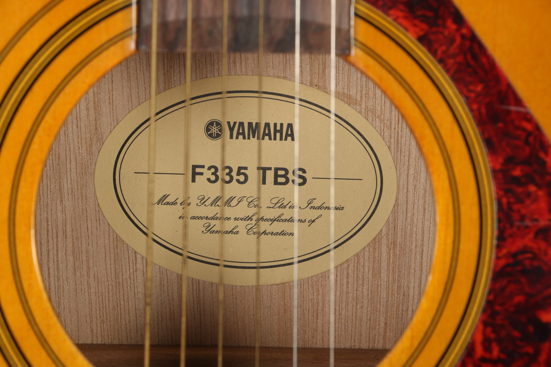 Yamaha F335 Acoustic Guitar With Case | EBTH