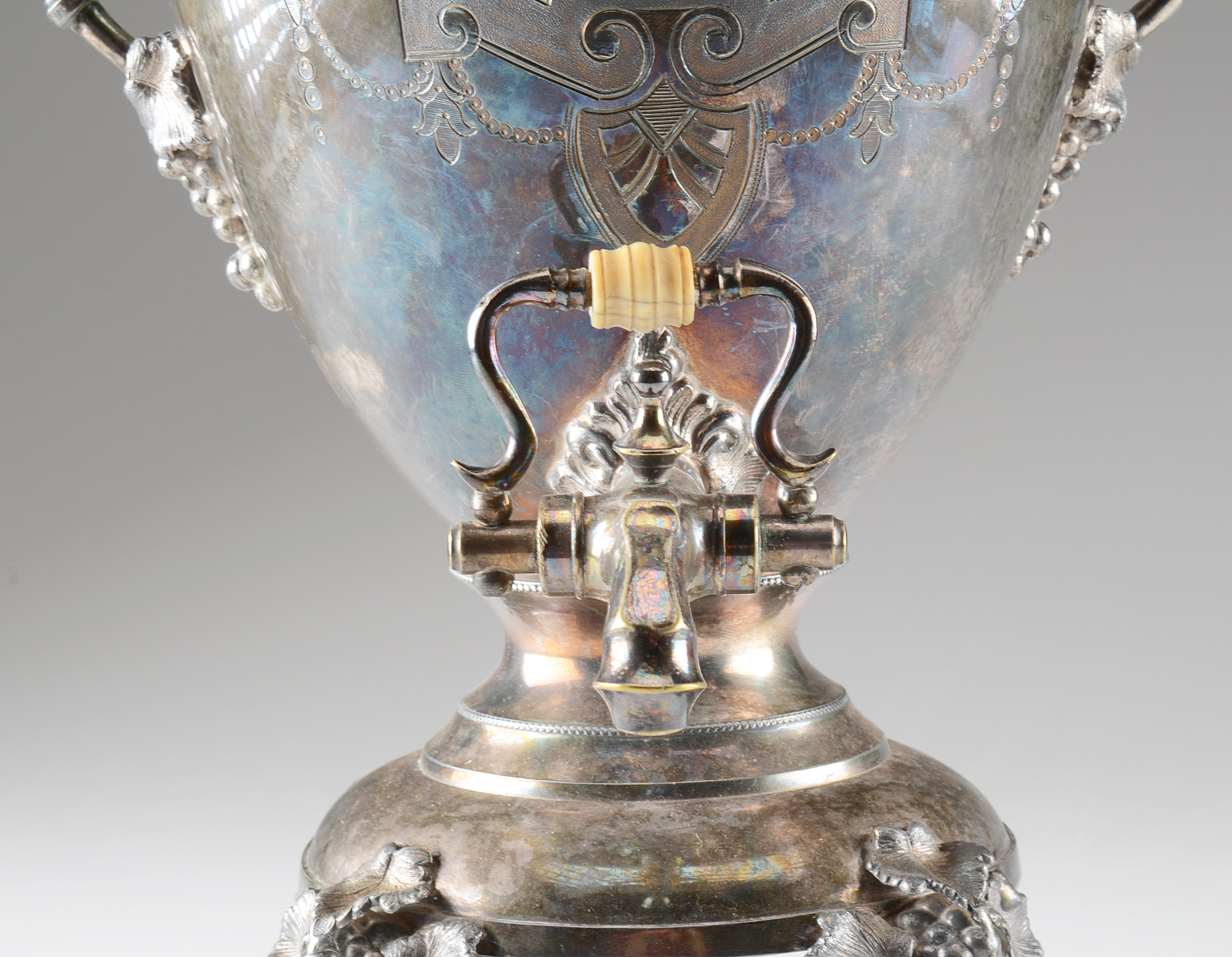 Vintage Meriden Silver Plate Coffee Urn with Sterno | EBTH