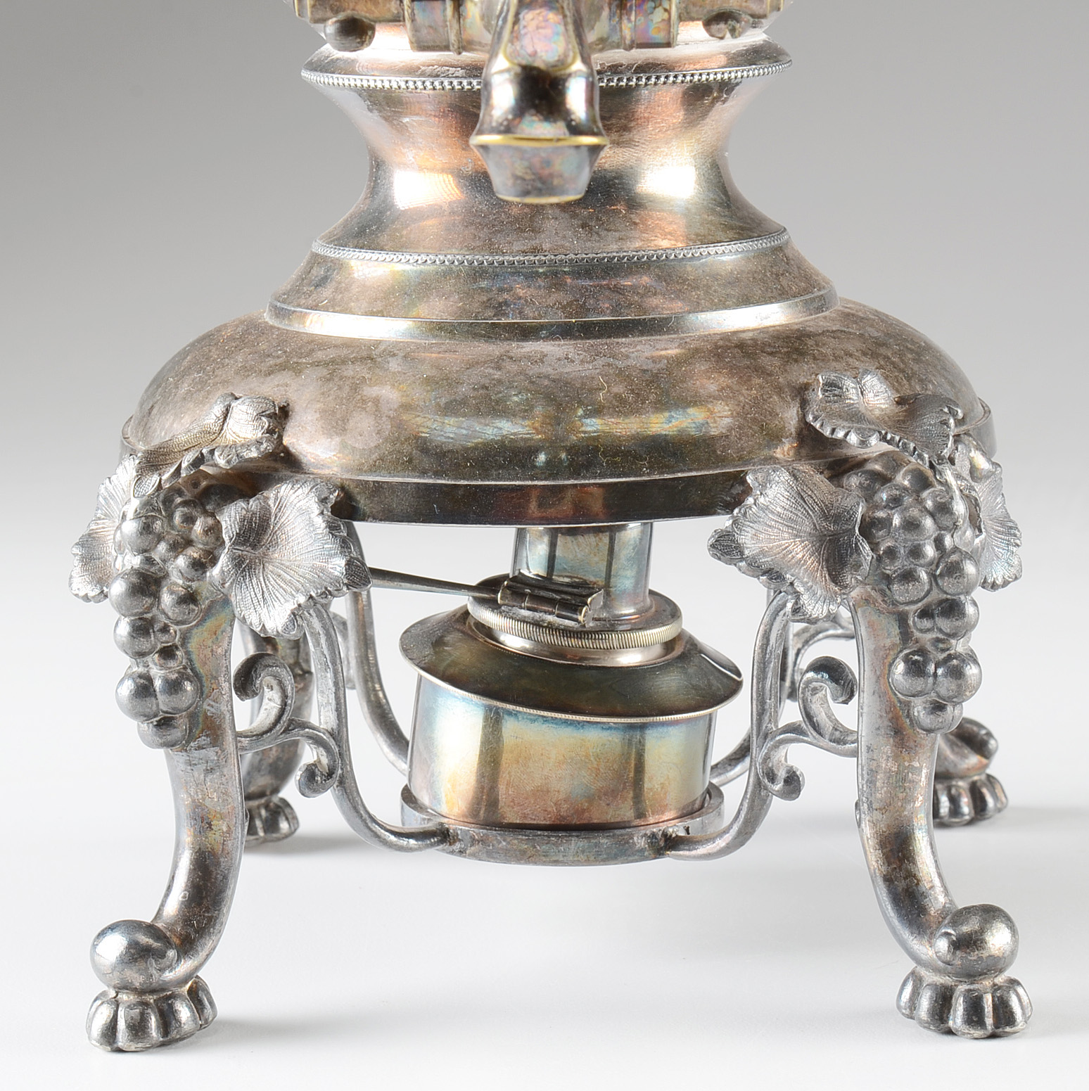 Vintage Meriden Silver Plate Coffee Urn with Sterno | EBTH