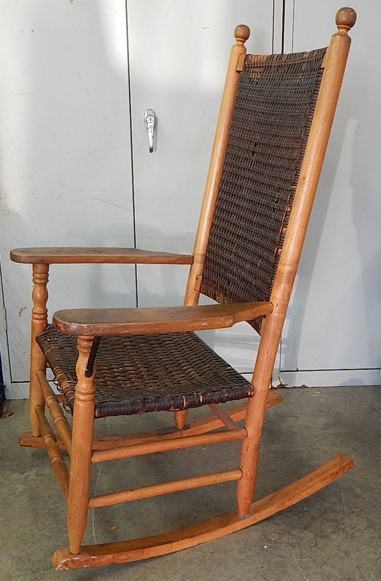 Large Vintage Maple Rocking Chair | EBTH