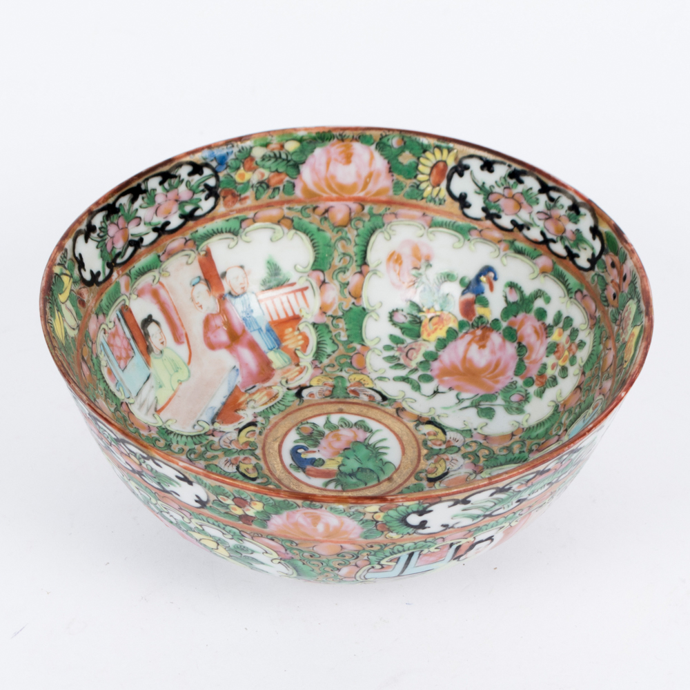 Rose Medallion Rice Bowl | EBTH
