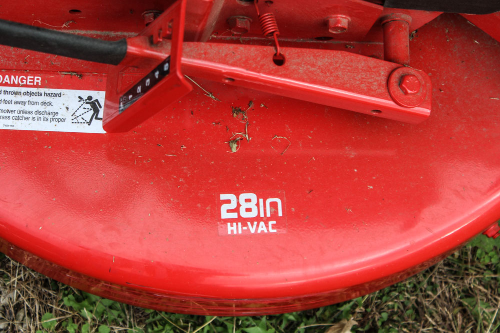 Snapper 28 Hi-Vac Rear Engine Riding Lawn Mower : EBTH