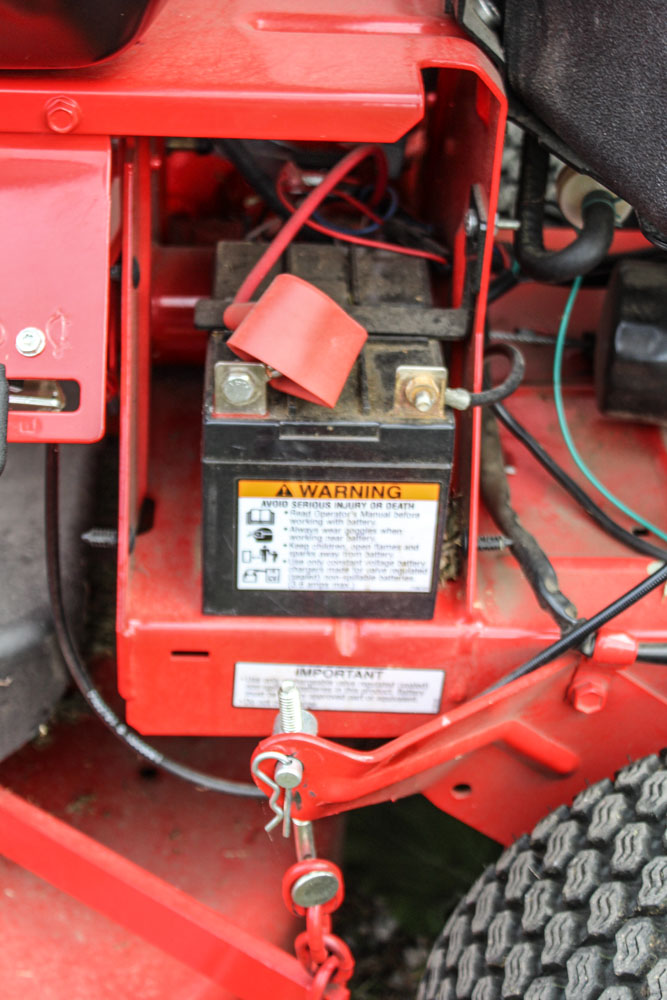 Snapper 28 Hi-Vac Rear Engine Riding Lawn Mower | EBTH