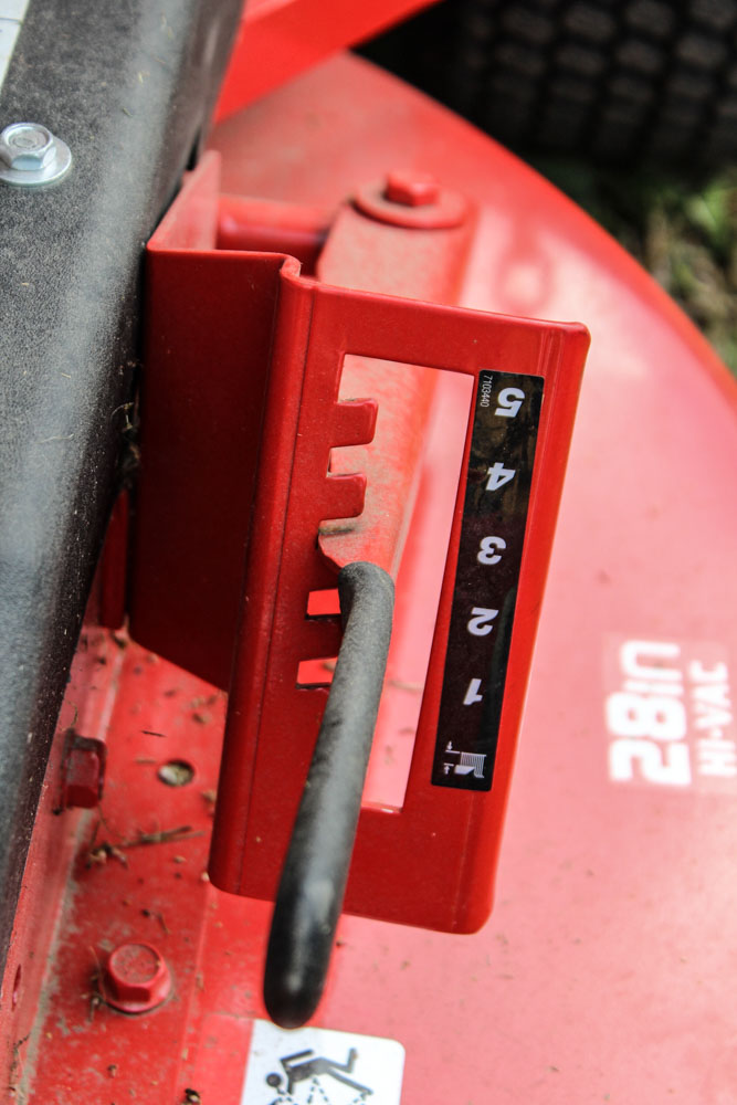 Snapper 28 Hi-Vac Rear Engine Riding Lawn Mower | EBTH