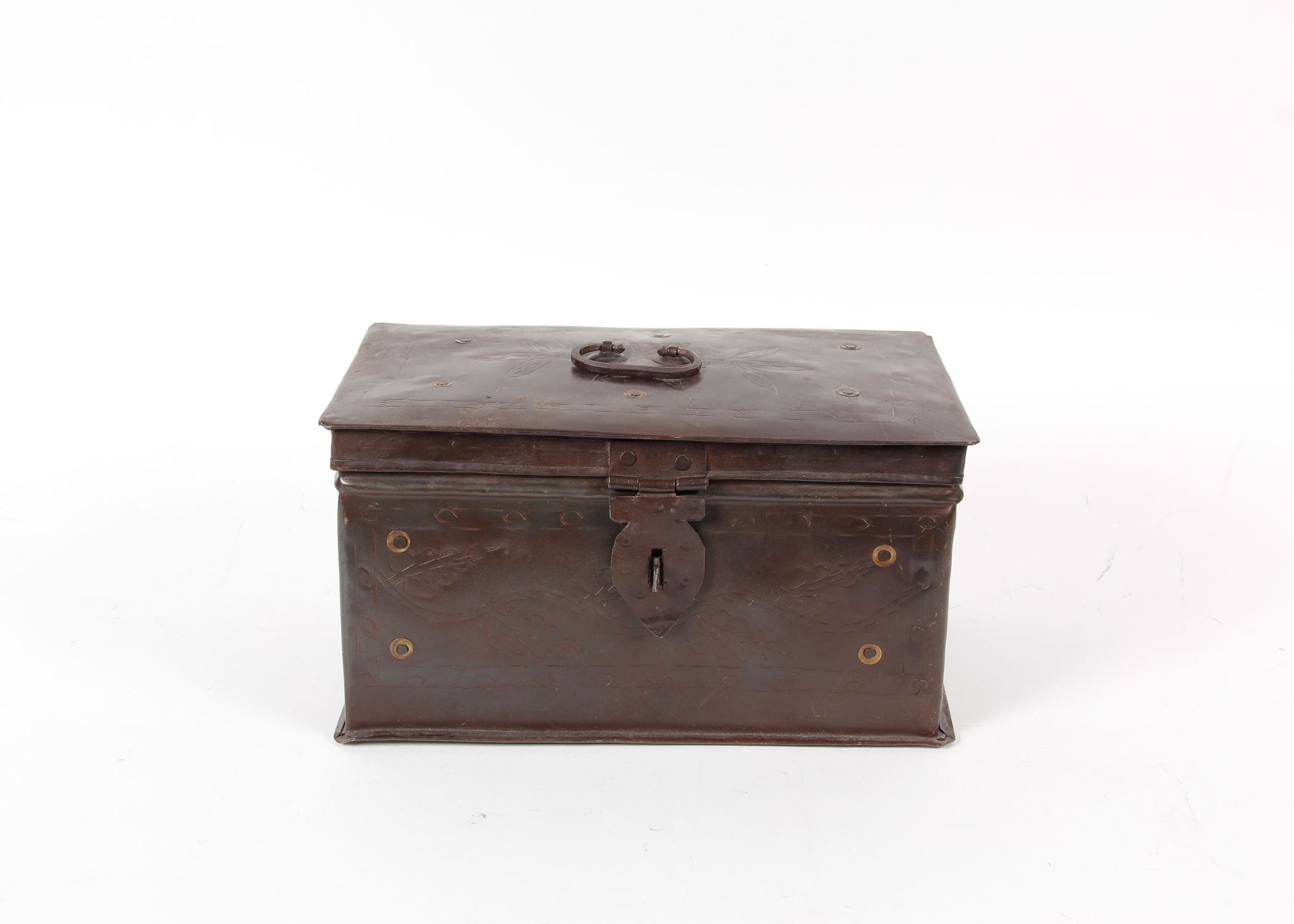 Old Rustic Metal Box with Latch | EBTH